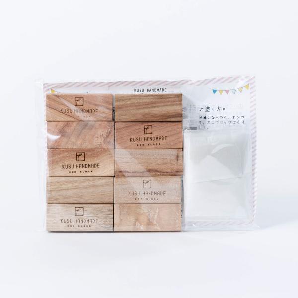 【セット内容】■アウトレットエコブロック：10個■カンフルパウダー（天然樟脳）：2.5g×10包■カンフルオイル（くすのき精油）：2ml【注意事項】■他社の防虫剤と一緒に使用しないでください。衣類を変色させる場合があります。■天然木を使用し...