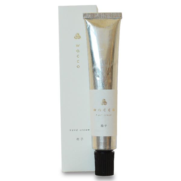 愛媛県で無農薬栽培された柚子の精油を配合しました。さわやかな柑橘の香りです。【内容量】30g【生産国】日本【全成分】水、グリセリン、BG、シア脂、スクワラン、オリーブ油、ステアリン酸、ステアリン酸グリセリル（SE）、ベヘニルアルコール、PP...