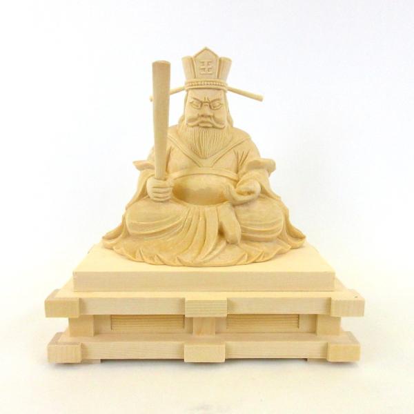 【材質：桧木】【総高19cm、幅18cm、奥行き12.5cm】閻魔大王閻魔とは罪人を縛するの意味。この王は苦楽の二法を受け、平等に罪を治するが故に、 平等王ともいい、十王の首にして地獄の総主。本地は地蔵菩薩で、五七日をつかさどる。 悪業を断...