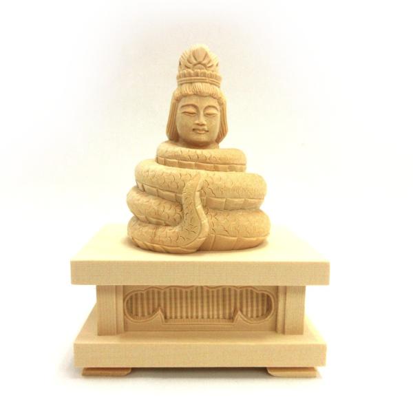 【工場直販のため低価格にて提供】【総高：約13cm、台幅：約10cm、台奥行き：約8cm】　宇賀神宇賀神王陀羅尼経などの説から、蛇を宇賀神とし、人頭蛇身の形でで幸福・金運・五穀豊穣・水の神様とされる。龍神の一種で、古代から米蔵のネズミを退治...