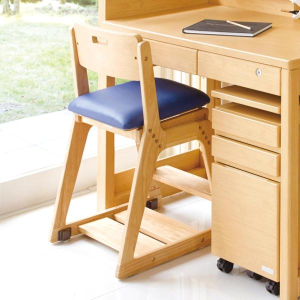 木製学習チェア ■ 座面PVC張り WDCシリーズ正しい姿勢で机に向かえる充実した機能1.座面高さは4段階の高さに調節可能2.座面奥行は無段階7cmの間で調節可能3.足置き高さは3段階に調節可能4.座面下にはカバンなどが収納できる棚5.座る...