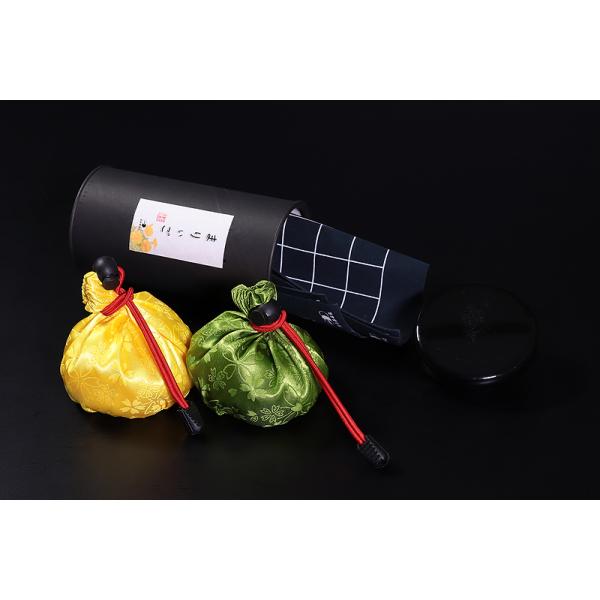 【発売日：2020年05月22日】直径約75mm、高さ155mmのペットボトルほどのコンパクトサイズに碁石と布製碁盤を収納した、持ち運びに便利でスマートな9/6路カラー囲碁セット「まりぃご」です。「マリーゴールド」には、「逆境を乗り越えて生...