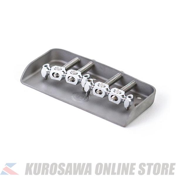 職人の手で設計され、最高品質・非腐食性の素材を用いて機械加工を施しています。