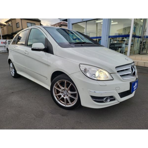 〈支払総額 表示車両CCC〉B180/メルセデス・ベンツ/Bクラス/ワンオーナー 禁煙車H.23(2011)年/45,100km◆装備パワーステアリング/パワーウインドウ/純正ナビ/ETC/エアコン/ABS/エアバッグ/集中ドアロック/キー...
