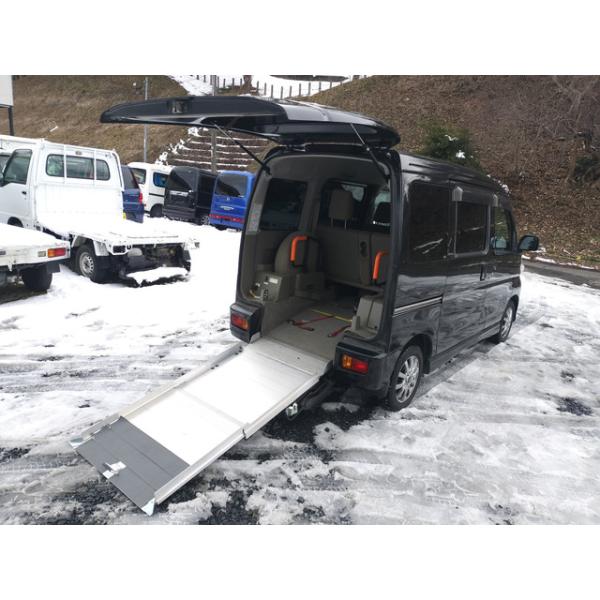 〈支払総額 表示車両AAA〉ダイハツ/アトレーワゴン/スローパー4WDターボ検2年付渡しH.27(2015)年/170,380km◆装備パワーステアリング/パワーウインドウ/エアコン/ABS/エアバッグ/集中ドアロック/キーレス/CD◆外装...