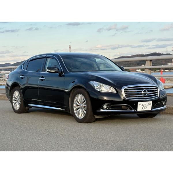 〈支払総額 表示車両CCC〉3.5 VIP/日産/シーマハイブリッド/サンルーフR.1(2019)年/114,197km/保証付き◆装備パワーステアリング/サンルーフ/パワーウインドウ/ナビ/ETC/エアコン/テレビ(地デジ)/ABS/エア...