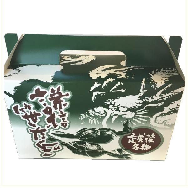 【送料無料・翌日配達可能地域限定品】　越後新潟の上質米を原料に、風味豊かなよもぎを加えた餅でつぶあんを包んだこの笹団子は、貴重なふるさとの味とし全国に名声を博しております。越後新潟上越のお土産にどうぞ。【翌日配達可能地域】のみへの発送となり...