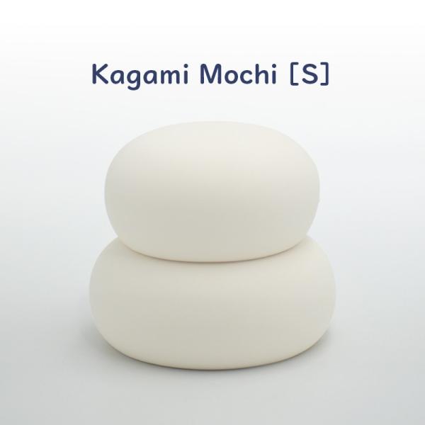 ＜歳神様を迎えるために供えるお供物＞鏡餅の丸い形は【円満】を。ふたつ重ねることで【かさねがさね】を表しており、鏡餅とは【円満に年を重ねる】という意味を持っています。お正月に年神様が訪れる依り代となるのが鏡餅であり、年神様の御魂が宿るとされて...