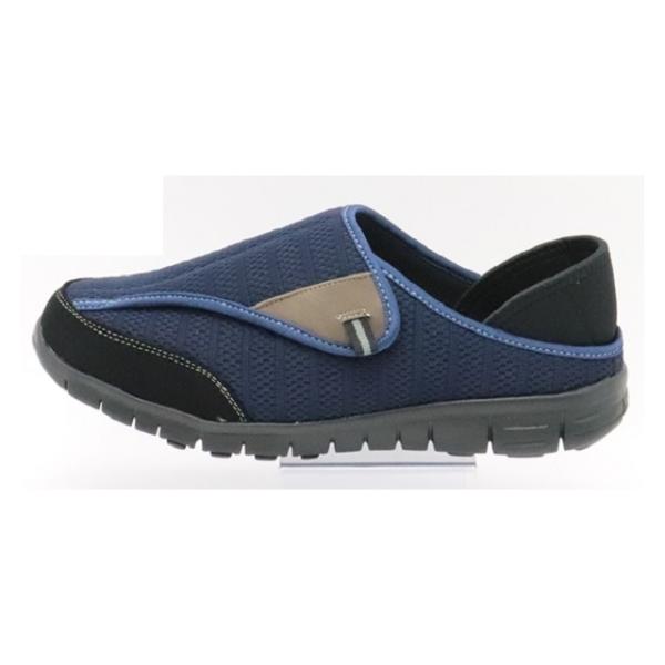 がばっと開く甲ベルトで脱ぎ履き簡単、フィット感の調節も簡単です。かかとが踏める2way設計でちょっとしたお出かけにも便利です。片足約161gの超軽量設計で足の負担を軽減し、疲れにくいです。