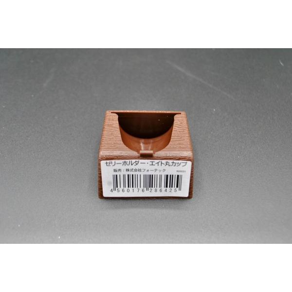 １６gのゼリーを半分にカットした８gゼリーをはめるプラスチック製エサ台です。ケース内に入れてあげることにより、「エサ台」「すみか」「転倒防止」と、１つで３役をこなす優れもの。素材もプラスチック製のため、汚れたらさっと洗い流せて衛生的です。規...