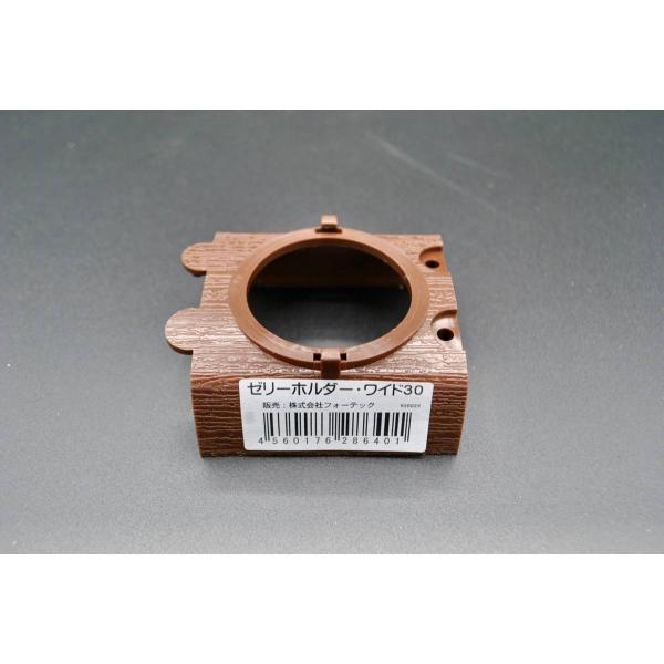 ケース内に入れてあげることにより、「エサ台」「すみか」「転倒防止」と、１つで３役をこなす優れもの。安心できるすみかができ、決まったエサ場にもなります。素材もプラスチック製のため、汚れたらさっと洗い流せて衛生的です。２連３連と連結できます。規...