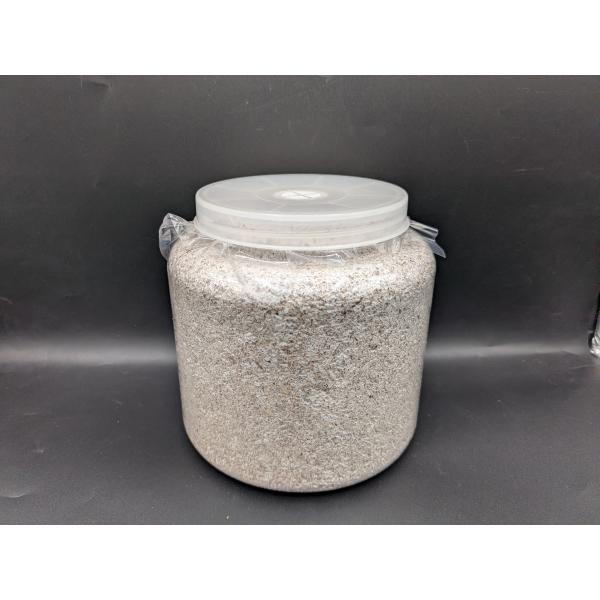 栄養価の高いブナ100％を使用しているので分解・消化が良く初心者の方からベテランまで安心して使用頂けます。雑菌や温度変化にも比較的強いので人気が高い菌糸です。・オガの樹種：ブナ・菌の種類：オオヒラタケ