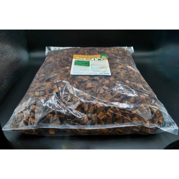 ヤシの実の外皮を粉砕し水洗いしてアク抜きした、生体に全く無害な天然素材100%の床材です。消臭力、通気性、保水性に優れています。成虫飼育、は虫類専用。※幼虫のえさにはなりません。内容量:10L原材料:ヤシ外皮 （原産国スリランカ）袋材質:ポ...