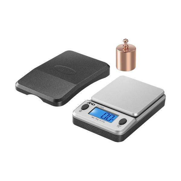 【発売日：2018年03月01日】幼虫の体重測定用などに0.1ｇ表示で150ｇまで測れて便利です。保護フタ付、コンパクトで携帯にも便利。チェック用100ｇ分銅付（100ｇ）。ゼロリセット機能有。単4電池2本使用計量皿寸法：60(W)×65(...