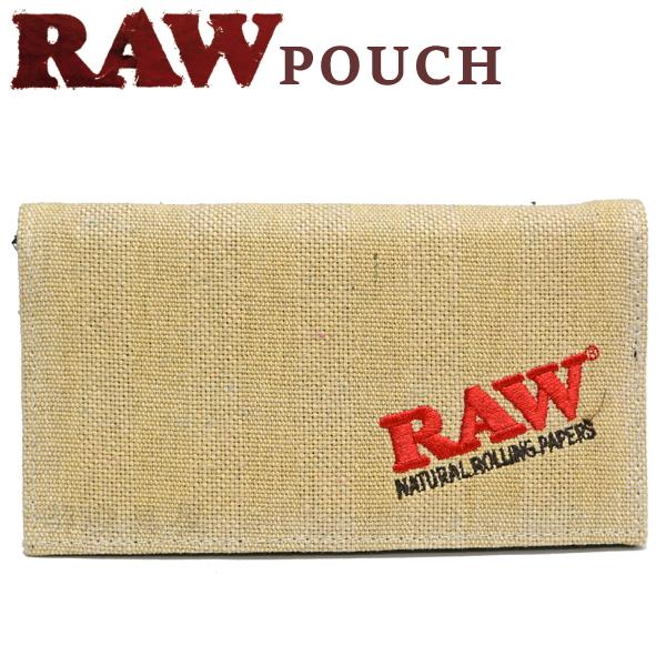RAW Travel Pouchロウ トラベルポーチ。RAWブランドのシンプルなヘンプ製ポーチです。たばこ葉やペーパー、フィルターなどお好みのアイテムを収納できます。小物ポケットも完備で、ラバーバンドで固定できるので持ち運びに便利。ポーチス...