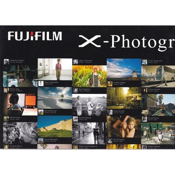 Fujifilm フジフイルム X-Photographers/ (未使用美品)です・A4版 サイズ×8面、(84×120)cm 1枚を8面 折り畳み・メール便 発送、可能商品です。