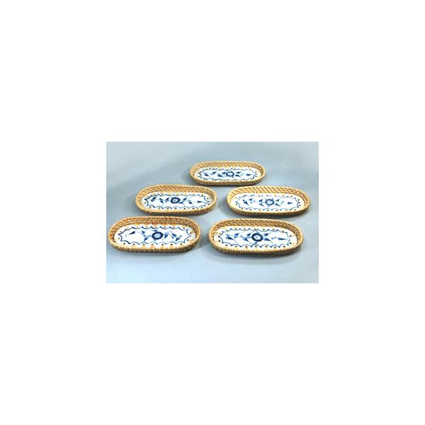 ベトナムで作られた陶器製のおしぼり受けです。ご家庭はもちろん、飲食店などのアクセントにどうぞ♪・サイズ：20×9.5×2cm・生産国：ベトナム ※すべて手造りのため、寸法・色・絵が若干変わることがあります。