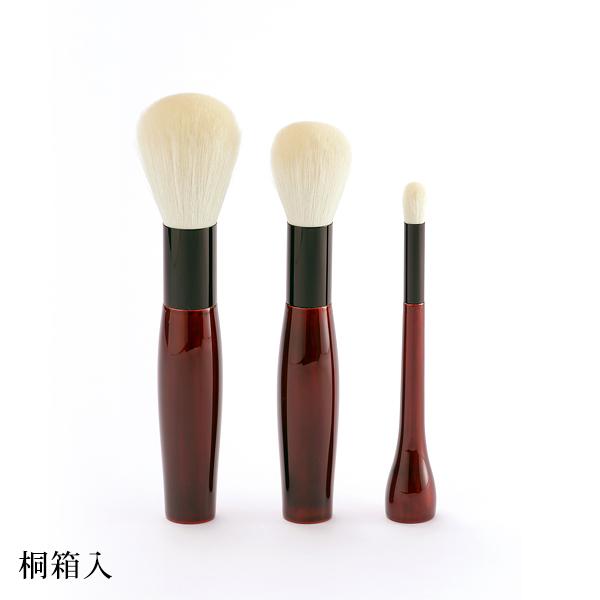 中国の江南地方に棲息する山羊の、特に1980年代以前に採取されたとても稀少価値の高い山羊の毛、最高級の「古羊毛」を筆先に使用。会津塗の伝統技法の「玉虫塗」しっとりと肌に添う質感と艶やかな潤いある奥深い紅色はたおやかな曲線を際立たせ、貴婦人の...