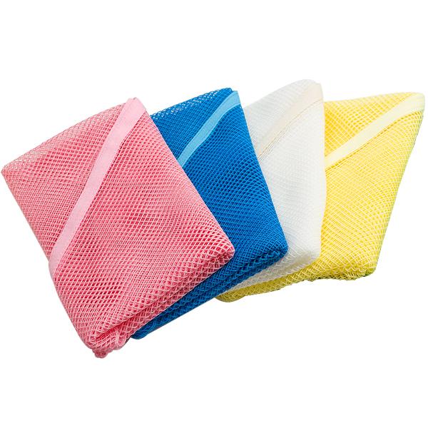 この漁網健康タオルは、明治の中頃に広島県呉市音戸町で作られました。今もなお、呉市だけで漁網健康タオルを作成する特殊技法が残っています。通常の健康タオルと違って、糸を作る時の縒数を通常のタオルの3〜4倍を入れます。縒数をほとんど入れない通常の...