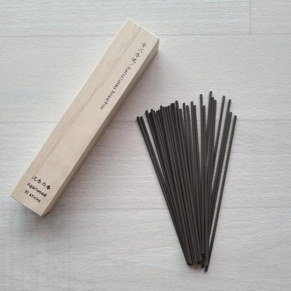 沈香の香りは、東南アジアのみで産出される香木から作られ、気品あふれた味わい深い香りです。加賀百万石の伝統と技と文化が刻まれた金沢いつの時代にも自然と調和した文化の結晶を香舗伽羅は大切に受け継ぎながら新しい香り文化を創り出しております。入り本...