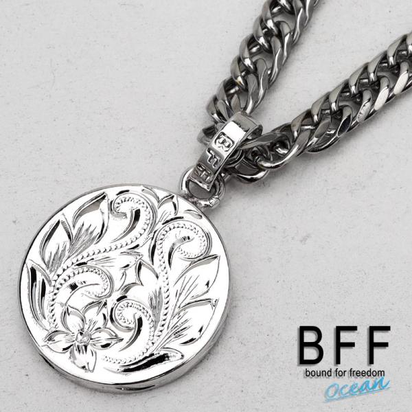 【商品概要】■ダブル喜平＆ハワイアントップ密度が高くユニークに首元をアピールするダブル喜平チェーンにハワイアンテイストのコイントップを据えたネックレス。アクセントにTURQUOISEシリーズの唐草メタルをセット。ダブル喜平は6面カット仕様で...