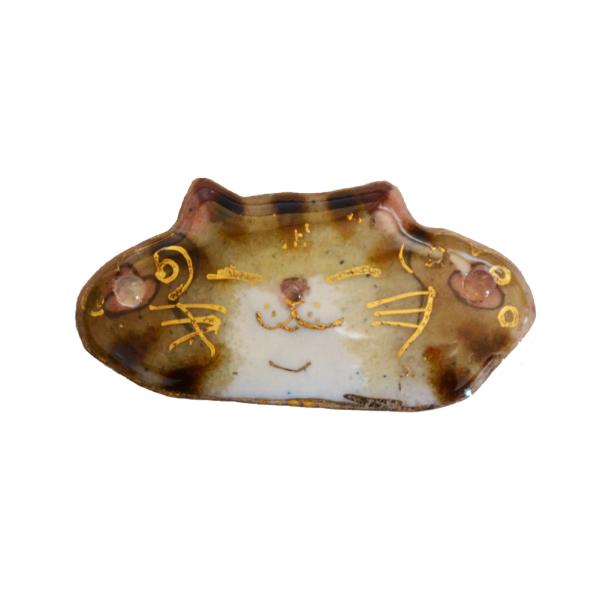 ＜サイズ＞（約）幅30mm×奥行き15mm×高さ15mm、重さ：5g＜素材＞銅板・七宝釉薬・ガラス粒子・金液日本製伝統工芸風の七宝焼とは、ひと味ちがう、モダンであたたかみのあるデザインの、アンクル・ゼットの七宝焼のピンブローチです。七宝焼の...