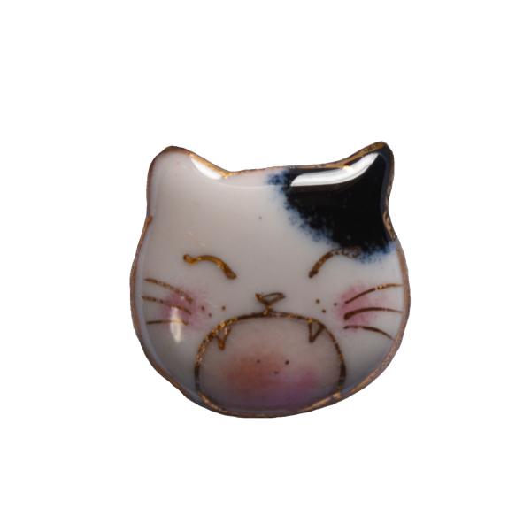 ＜サイズ＞（約）幅18mm×奥行き15mm×高さ18mm、重さ：約5g＜素材＞銅板・七宝釉薬・ガラス粒子・金液日本製伝統工芸風の七宝焼とは、ひと味ちがう、モダンであたたかみのあるデザインの、アンクル・ゼットの七宝焼のピンブローチです。七宝焼...