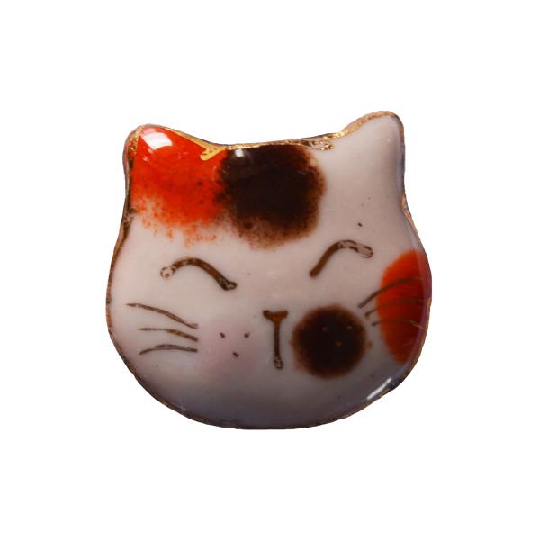 ＜サイズ＞（約）幅18mm×奥行き15mm×高さ18mm、重さ：約5g＜素材＞銅板・七宝釉薬・ガラス粒子・金液日本製伝統工芸風の七宝焼とは、ひと味ちがう、モダンであたたかみのあるデザインの、アンクル・ゼットの七宝焼のピンブローチです。七宝焼...