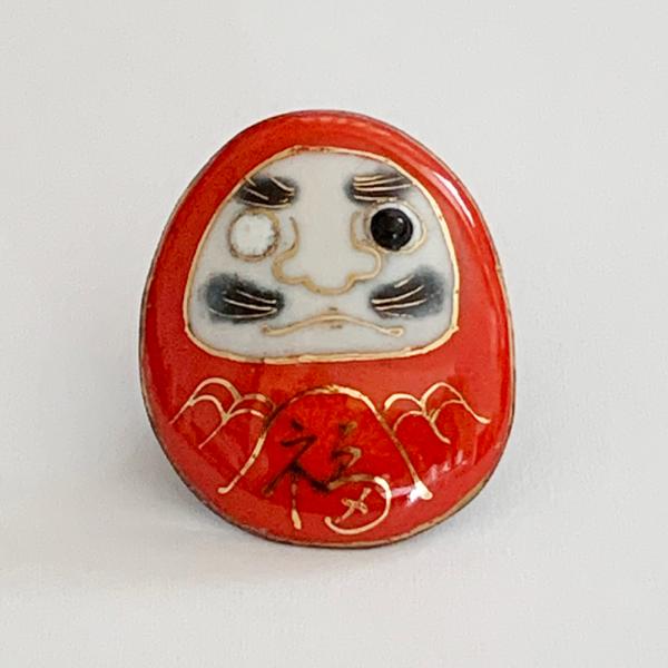 ＜サイズ＞（約）幅20mm×奥行き15mm×高さ25mm、重さ：約5g＜素材＞銅板・七宝釉薬・ガラス粒子・金液日本製伝統工芸風の七宝焼とは、ひと味ちがう、モダンであたたかみのあるデザインの、アンクル・ゼットの七宝焼のピンブローチです。七宝焼...