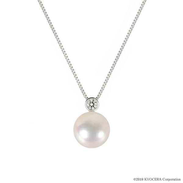 9mmUPの大粒花珠真珠に、鑑定書付のダイヤモンドをセッティングした贅沢なペンダント。最上級のパールとダイヤモンドが織りなす輝きをご堪能下さい。【素材】プラチナ900【石種】アコヤ真珠(花珠真珠)9.0mmUP珠1pc天然ダイヤモンド1pc...