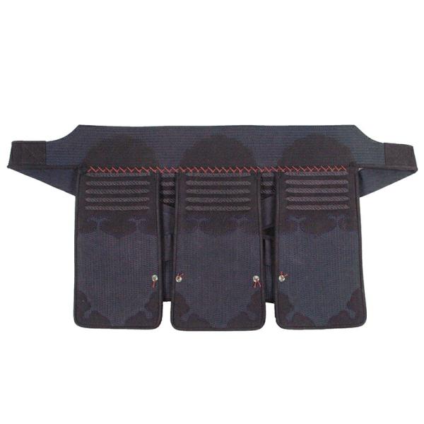 【サイズの測り方】・正確に測定するために必ず二人一組で測ってください。・メジャーは柔らかいものをご使用ください。金属製のメジャーでは正しく測れません。・こちらの表と大幅に違う場合は測り間違えの可能性があります。※生産時期によってステッチの色...