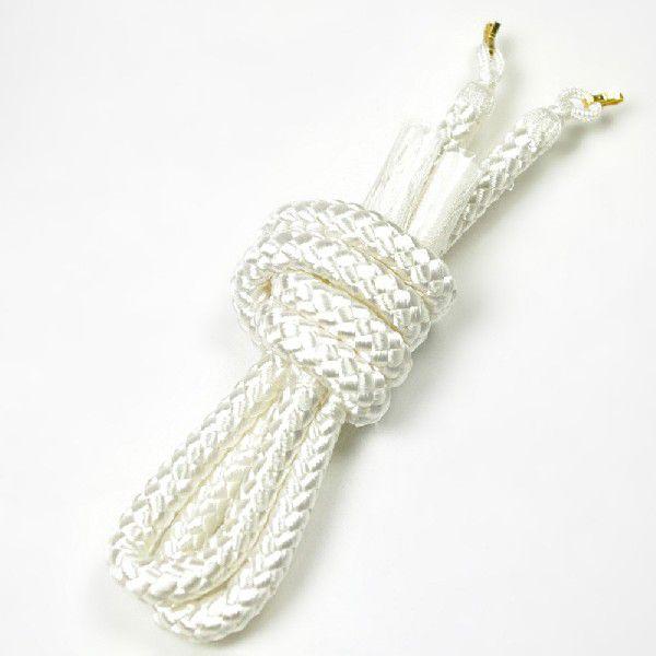 七五三等の羽織袴姿などにぴったりの子供用の白の羽織紐です。S字カンで簡単に取り付けができます。サイズ  全長約12cm/横最長3.5cmカラー  白