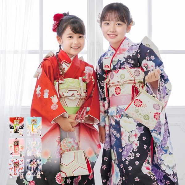 七五三のお参りにぴったり。7歳女の子の四つ身着物セットです。もっと簡単に着用できる二部式タイプ登場。着物はセパレートだからサッと着られる！セット内容：(1)着物（紐縫い付け済み）(2)重ね襟(3)結び帯(4)しごき(5)帯揚げ(6)帯締め(...