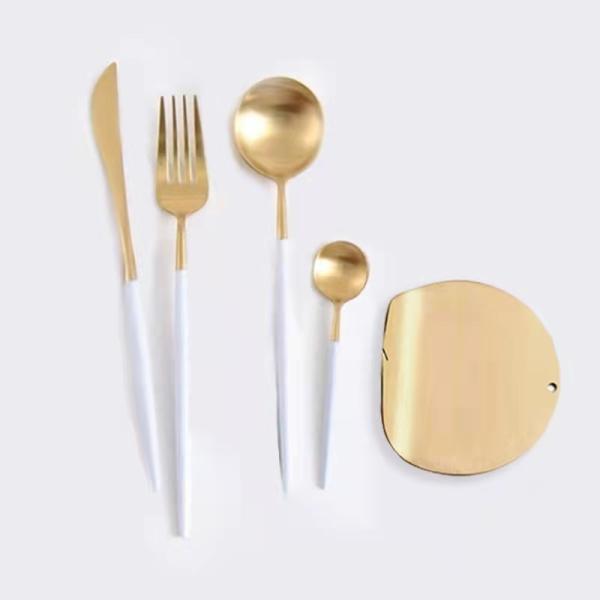 【最新作改良品　4本＋レスト１個】オリジナルスプーン１本　約20cm　オリジナルフォーク１本　約20cm　オリジナルナイフ１本　　約20cm   コーヒースプーン１本　　約13cm　カトラリーレスト1個　　 88gカトラリーレストは厳選した...