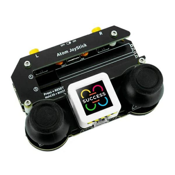 ※電池を充電したまま放置しないでください。しばらく使用しない場合は、3.80 ~3.85 Vほどの電圧にして保管ください。AtomS3とSTM32マイコンを使用した、汎用性の高いプログラマブルデュアルジョイスティックリモートコントローラです...
