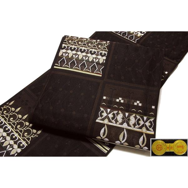 ・新品　未仕立て　正絹・地色…【黒色・赤墨など】・適応年代…２０代以上のお方に最適です。・サイズ…六通柄・長さ…４.４８ｍ（お仕立て上がり時）・西陣織物工業組合証紙番号 2362 大光織物謹製京都西陣織 「大光織物謹製」 シックでオシャレな...