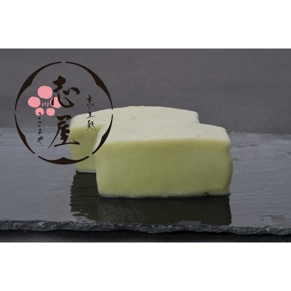 「わさび」のツーンと鼻にくる「辛さ」と「風味」がたまらない、今までに有りそうで無かった「わさび麩」。暑い季節、涼しく「お刺身」として召しあっがて下さい。【商品詳細】内容量：1本　サイズ：長―約２０cm・幅―約４cm・高−約２cm・重−約２３...