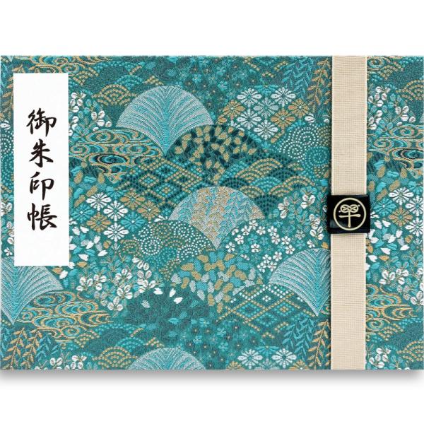 【商品仕様】サイズ：見開き　約180×242表紙：京都・西陣の金襴を使用中身：蛇腹式、二重貼り紙：きなり鳥の子、白鳥の子山数：24山ページ数：48ページ内容物：御朱印帳1冊、御朱印帳バンド1本、表題紙（無地・御朱印帳）各1枚付き生産地：京都...