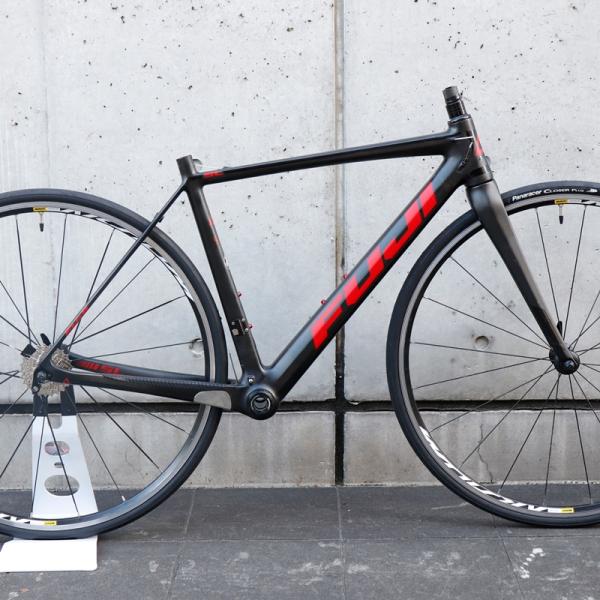 ・新品参考価格：￥275,000-税込・ビッグレースを走ったプロスペックのフレームをそのままに作ったFUJIの最軽量フルカーボンロード・多角形断面のダウンチューブからは軽量フレームながらもプロレーサーの使用にも耐える高い剛性を発揮・C15-...