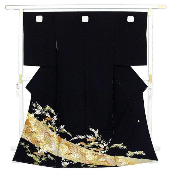 ■格調を大切にデザイン化した玲宝松竹梅吉祥文を描いた黒留袖です。■本金彩加工を用い華やかに京友禅伝統工芸士手描き染で表現しています。■着姿を考えたバランスよいい図案の逸品をお楽しみ下さい。○地色　【こちらの地色は上品な黒地です。】○絹織物　...