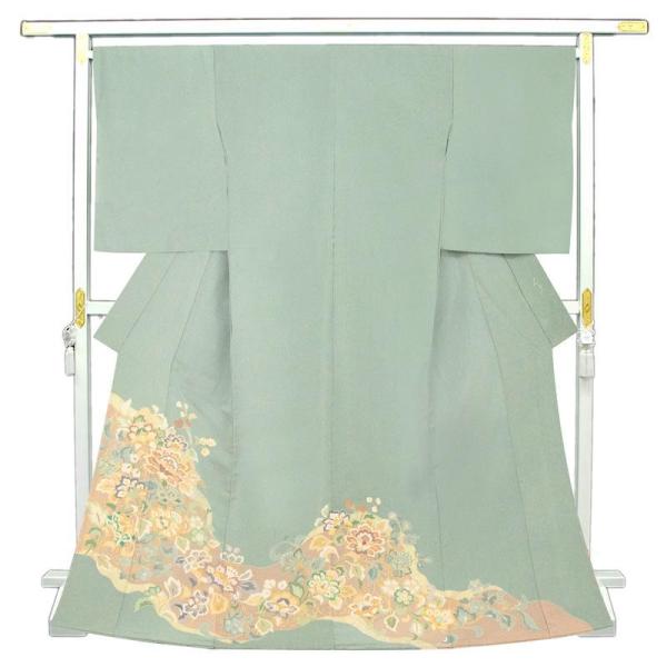 ■格調のある地色に華やかな古来日本で愛された文様を上質に仕上げています。■千總友禅は時代に左右されない美しさと品格を追求しています。■百貨店販売額NO.1の千總の技術と衣装美が楽しめる洗練された色留袖です。○地色　【こちらの地色は白灰味の古...