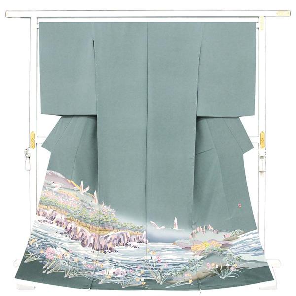 ■手描き作家落款入りの京友禅伝統工芸の豪華加賀五彩染で製作した礼装用色留袖です。■着姿重視の物作りで祝い鶴風景工芸図の一格上の物作りです。■手抜きのない手描きとデザイン性の高さ、上質な生地を使い大切な式典で安心の装いを演出します。○地色　【...