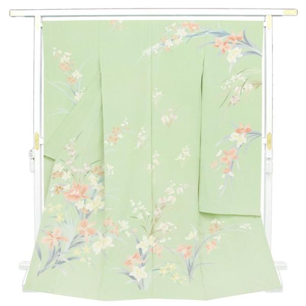 ■純古典手描き染の最高級本加工で制作した振り布付きの特撰振袖です。■手描き美術染をベースに上品で優美な草花文を描き、大人感を大切にした逸品物です。■身長１６０ｃｍまでの方に適品の物作りです。■京友禅伝統工芸本来の匠のこだわり振袖をお楽しみ下...