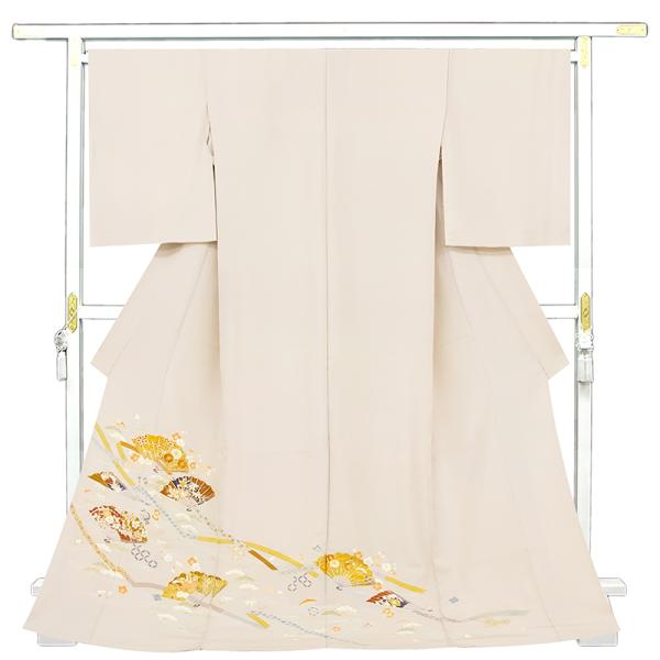 ■丁寧な本加工手描き染で、京都染の名門千切屋が制作した最高級の色留袖です。■日本図案化協会会員の優秀デザインで、礼装吉祥正倉院古典図を本金彩加工や手刺繍で豪華に表現されています。■格調を大切に一格上の物作りの逸品が、式典での着姿を応援します...