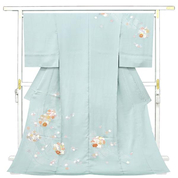 ■優しい表現の優彩染とバックに几帳を白地と金地で目立たないように上品に制作された訪問着です。■正倉院吉祥王朝四季花文を京友禅伝統工芸手描き染で本金加工や刺繍入で描いています。■入卒業式、お宮参り、十三参り、結婚式や普段使いのお茶席などで活躍...