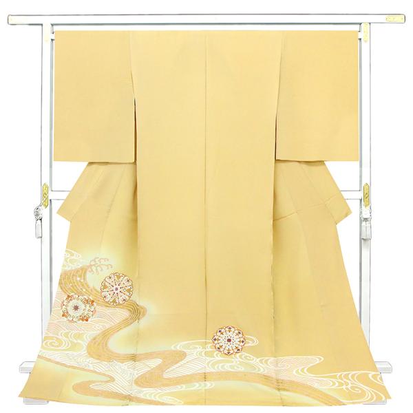 ■匠の丁寧な仕事が感じられる京都工芸本加工友禅で制作された色留袖です。■手描き特撰染で華やかに祝慶長華紋流水図を描いています。■上品に描かれた逸品が式典での着姿を応援します。■また、うれしいトールサイズ仕様（普通サイズも可）でゆとりの着姿を...