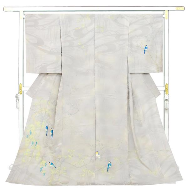 ■最高級の上品な格調を追求した王朝庭園花鳥文を描いた特撰訪問着です。■京都伝統工芸の本加工手描きをメインに優美な多色ボカシを取り入れた友禅美の最高峰です。■気品のある着姿を最優先に考えたこだわりの古典美術品の友禅をお楽しみ下さい。○地色　【...