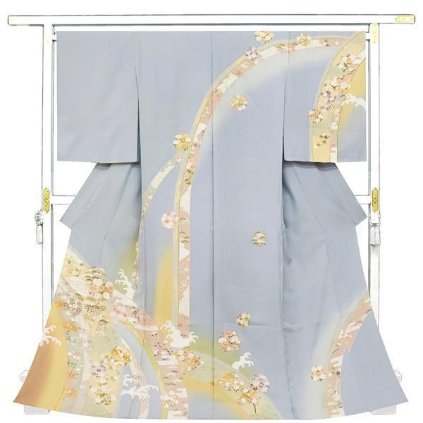 ■最高級の本格加工で制作した京友禅伝統工芸手描き美術多色染で本金や刺繍仕様の特撰訪問着です。■王朝四季花文を小付文様や波文で繊細に上品染で仕上げています。■価値ある着姿重視の手描き美術染が大切な式典で最高の装いを演出します。○地色　【こちら...