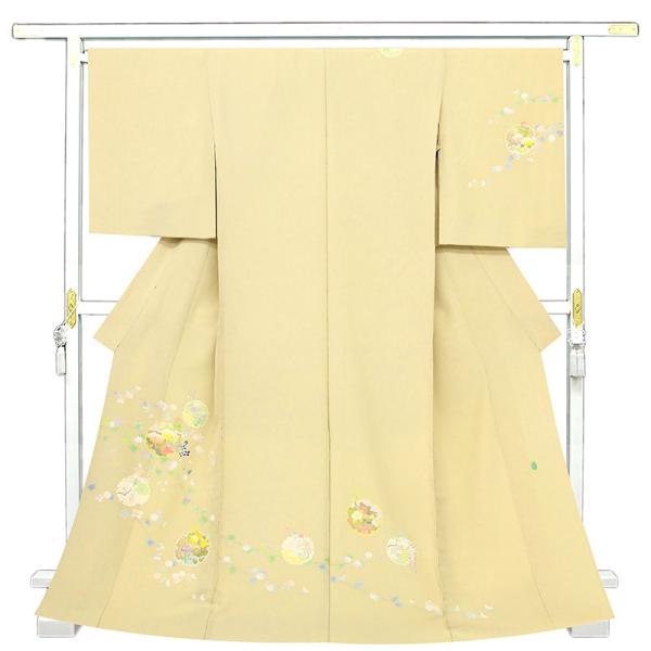 ■京友禅伝統工芸手描き染で丁寧に制作された付下訪問着です。■四季草花雪輪文を本金と刺繍加工で上質に仕上げた特撰品です。■優しい雰囲気で上品に表現された逸品を袷、単衣選択でお楽しみ下さい。○地色　【こちらの地色は古典の黄ベージュ色系です。】○...