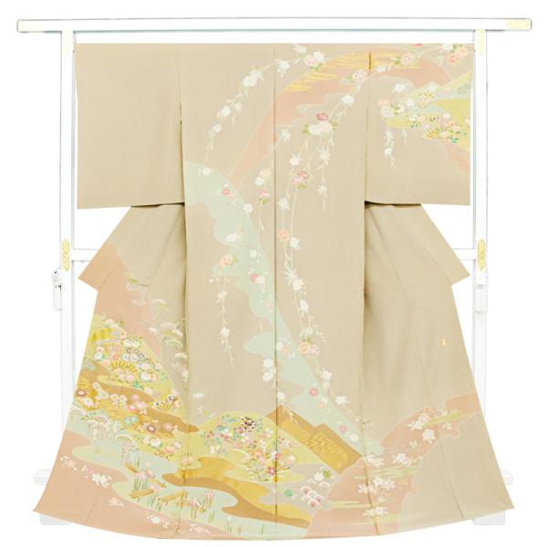 ■特撰無地浜ちりめん別誂生地と手描き美術染で制作された創作訪問着です。■京友禅工芸士の手描き染で優美多色工芸染分け特撰染を用い桃山四季草花文を華やかに表現しています。■すべてに本格加工を使い、手抜きの無い一格上の物づくりの逸品をお楽しみ下さ...